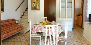 Villa, 2 quartos, pátio, vista para o jardim | Sala de jantar