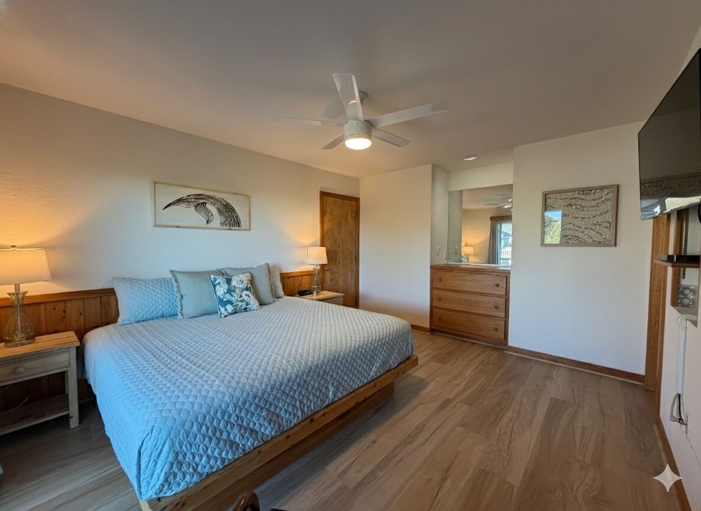 Coastal Comfort in Duck - Hot Tub, Pool Access & Steps to Beach Fun ...