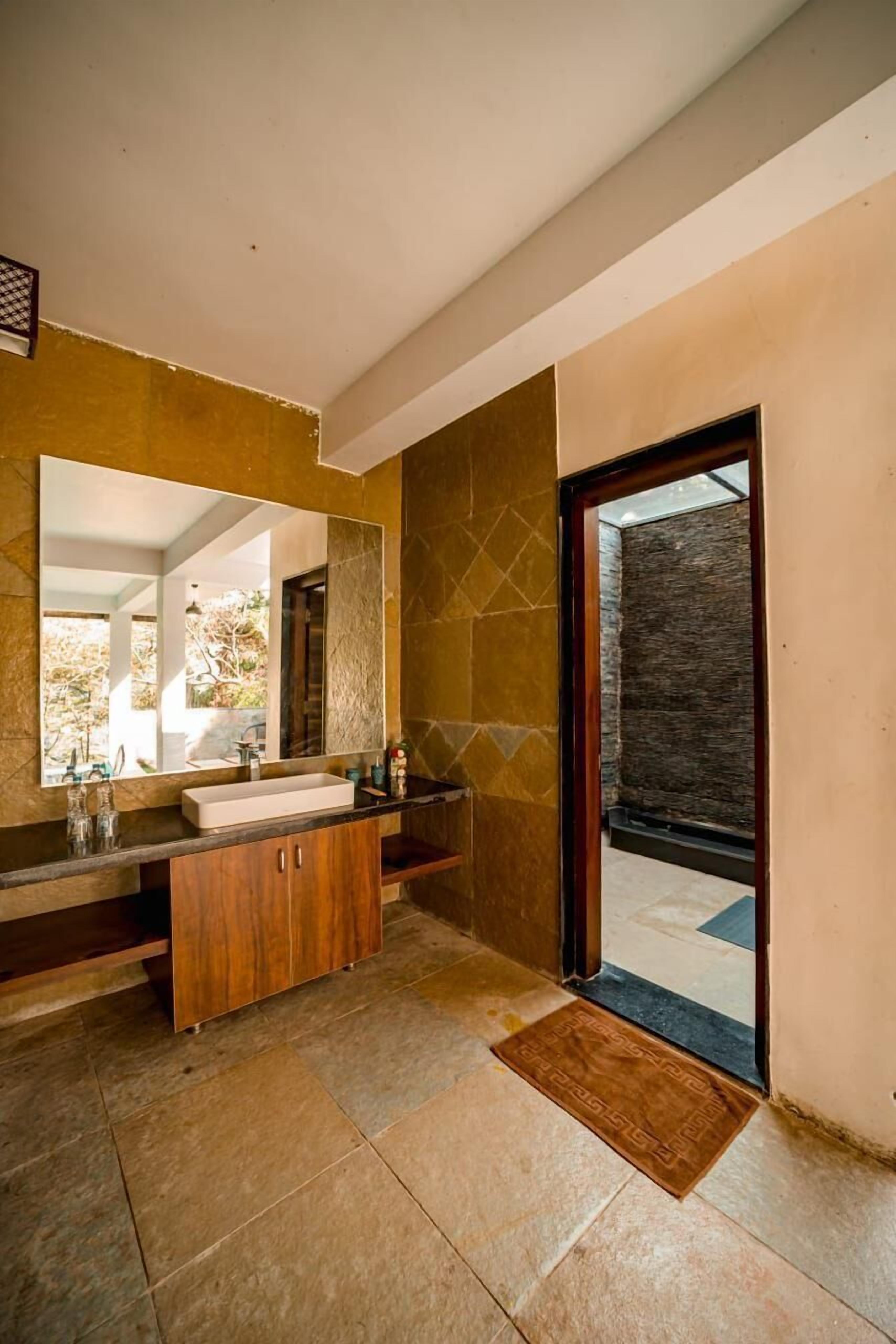 Villa, 1 quarto, piscina privativa, vista para a montanha | Casa de banho | Artigos de higiene pessoal grátis, toalhas fornecidas, sabão, champô 