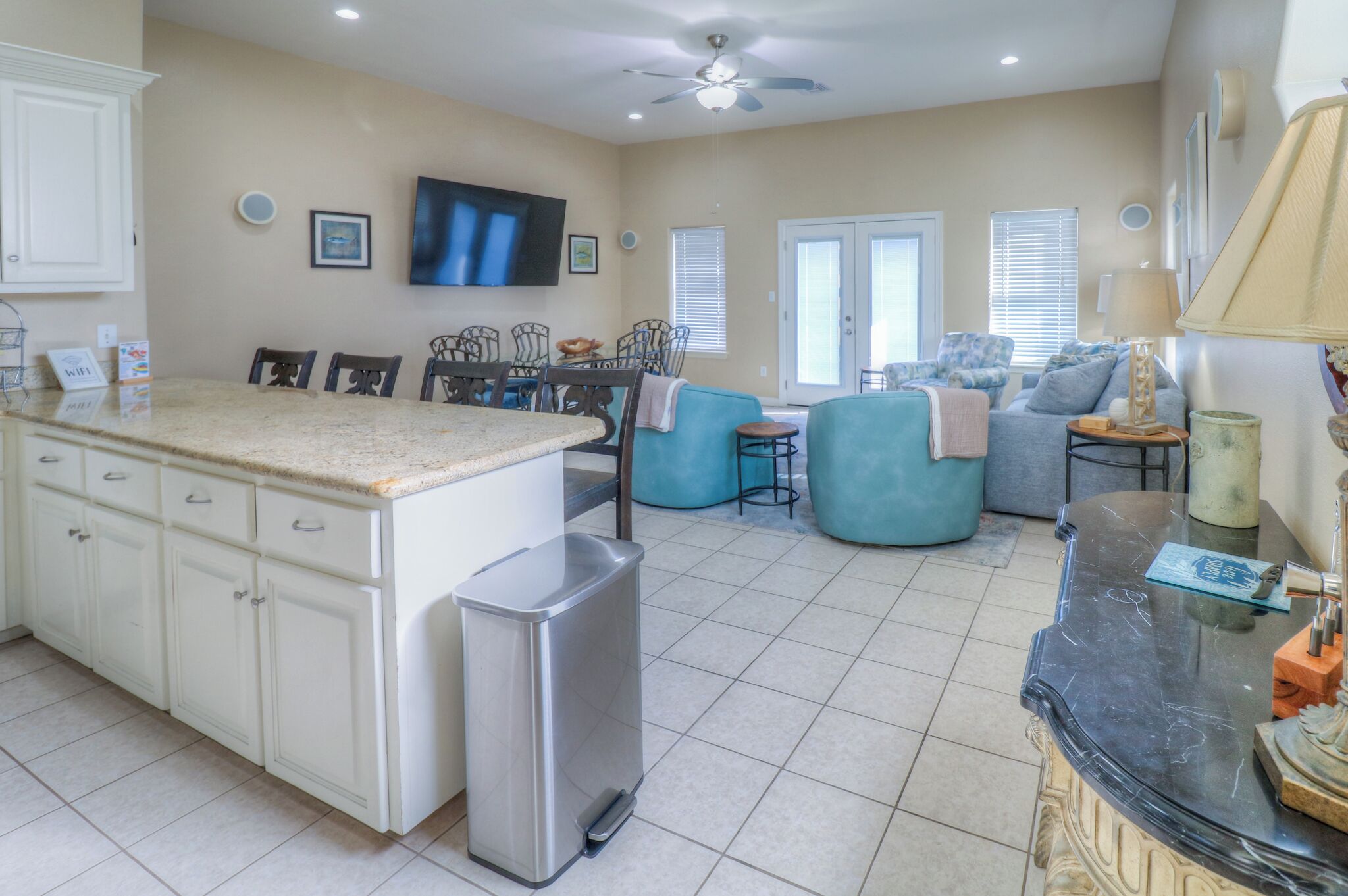 Coral Breeze  Newly Remodeled 3br, Heated Pool, Steps To Beach & Fireworks View - South Padre Island