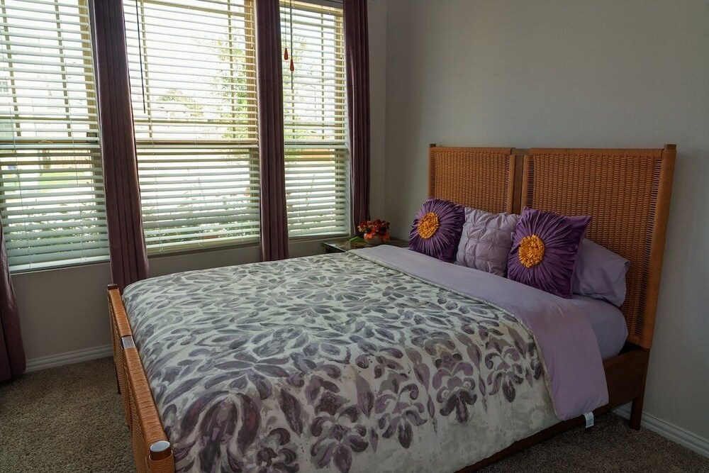 Family Oasis - King Size Suites - near F1 + Wifi - Travis County | Vrbo