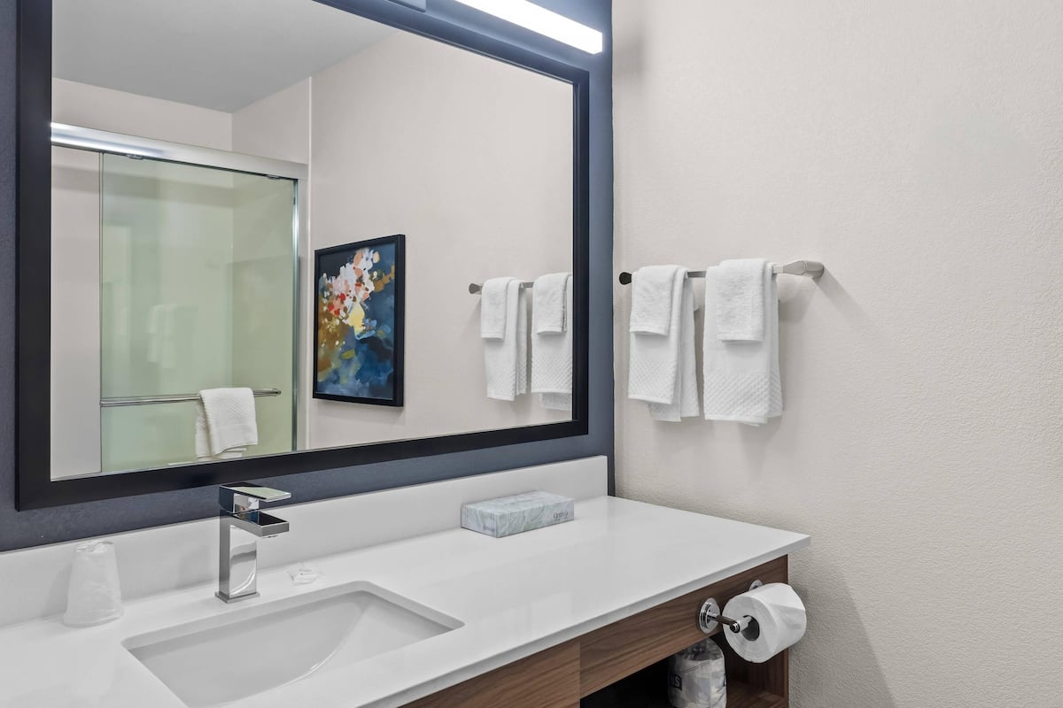 Quarto standard, 1 cama King, para não fumantes | Wi-Fi de cortesia