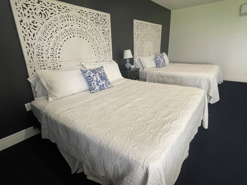 The Cobalt Suite: Two King Beds with Bay Window Reviews, Deals & Photos ...