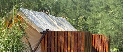 Barraca superluxo, vista para a montanha | Cofres nos quartos, cortinas blackout, ferros/tábuas de passar roupa