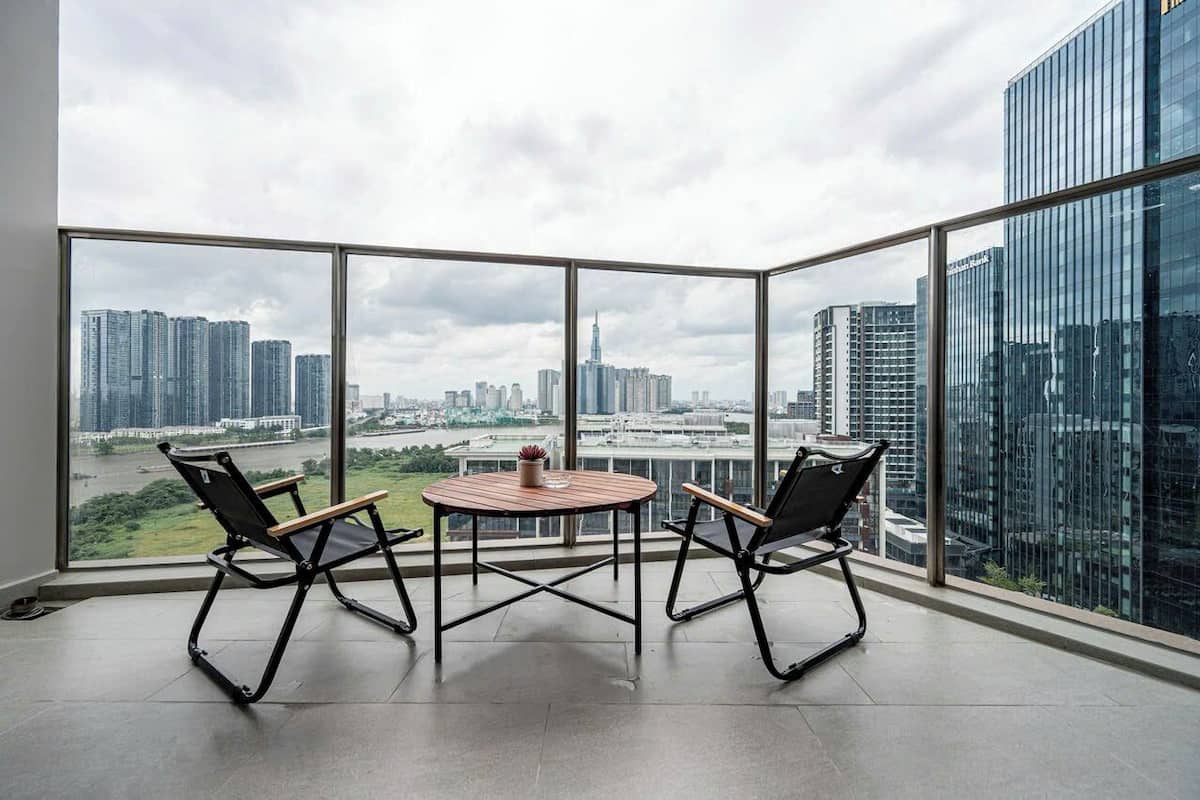 Apartamento luxo, cozinha americana, vista para a cidade | Sacada