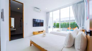 Villa, vista para a piscina | Cofre no quarto, secretária adequada para computadores portáteis