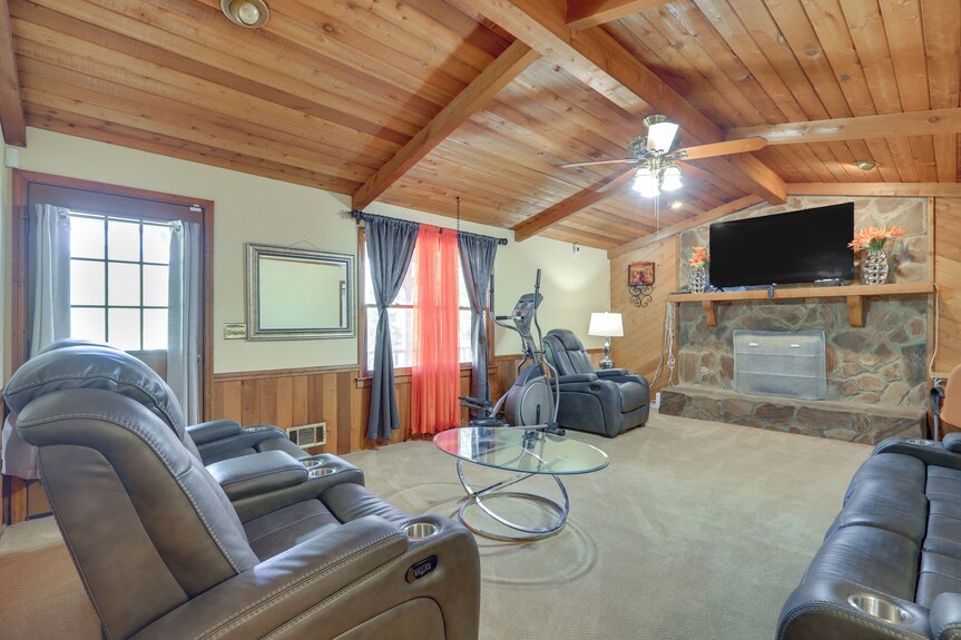 Playground & Grill: Pet-friendly Griffin Getaway! - Experiment, GA