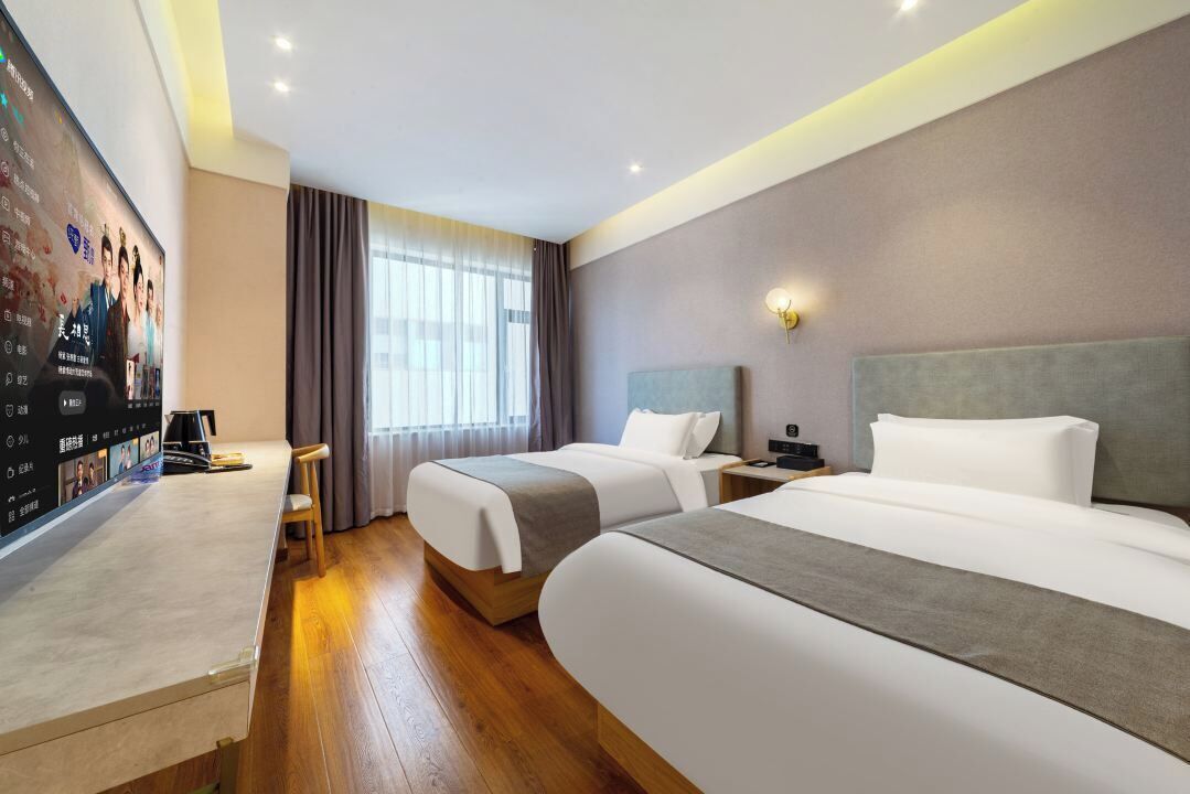 Quarto Twin Empresarial | Minibar grátis, secretária, Wi-fi grátis 