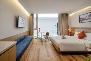 Quarto Duplo Deluxe, vista para o pátio | Secretária, Wi-fi grátis 