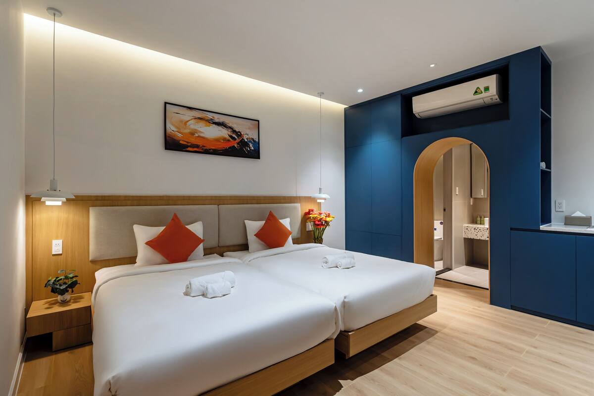 Quarto casal ou duplo superior | Frigobar, escrivaninha, Wi-Fi de cortesia, roupa de cama