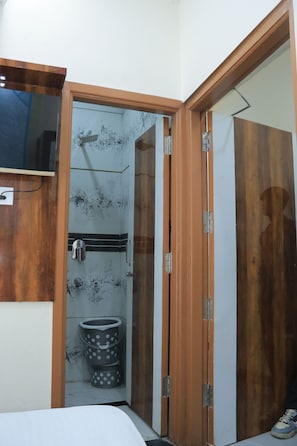 Quarto família | Banheiro | Chuveiro, toalhas de banho, sabonete