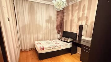 Cofre no quarto, secretária