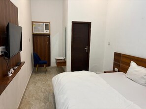 Quarto Duplo Deluxe | Secretária, secretária adequada para computadores portáteis 