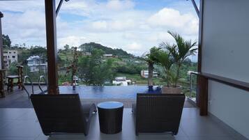 Casa panorâmica, 4 quartos, piscina particular, vista para a montanha | Vista do quarto