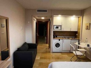 Elegant Triana apartment with views, near Seville center Reviews, Deals ...