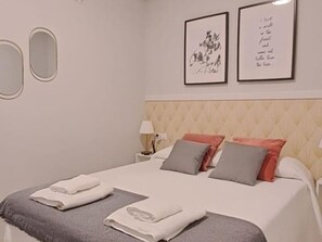 Apartment in Triana with Wi-Fi and air conditioning, optional parking ...