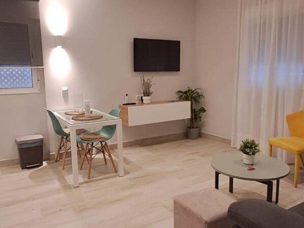 Apartment in Triana with Wi-Fi and air conditioning, optional parking ...