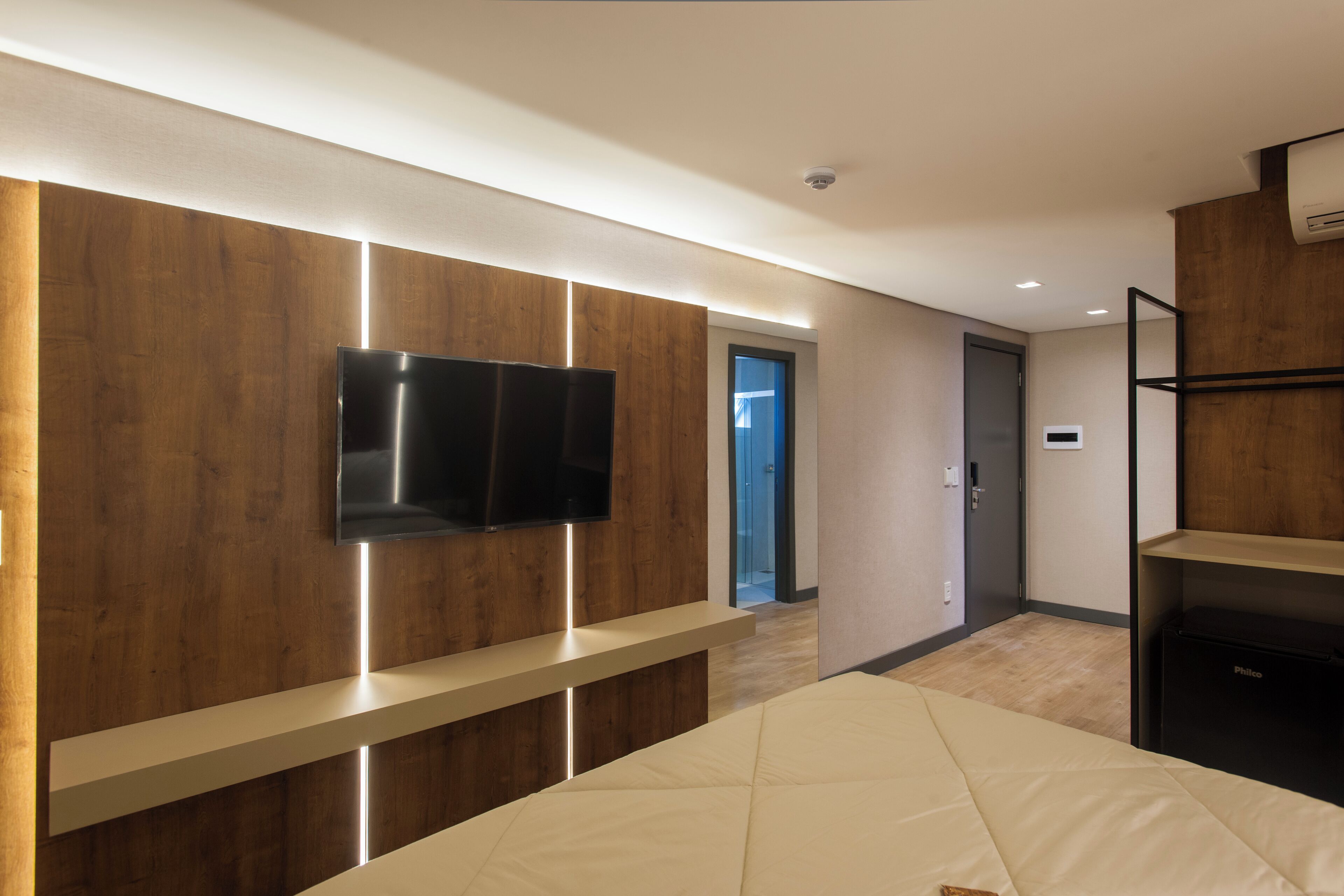 Quarto duplo luxo | Cofres nos quartos, cortinas blackout, Wi-Fi de cortesia