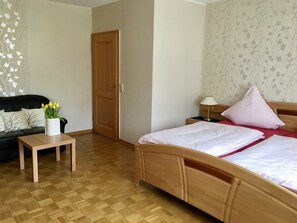 2 quartos, com mobília individualizada, roupa de cama fornecida 