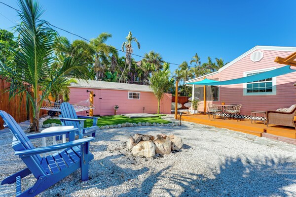 1 Block To Treasure Island Beach: Gem W/ Hot Tub - Madeira Beach, FL