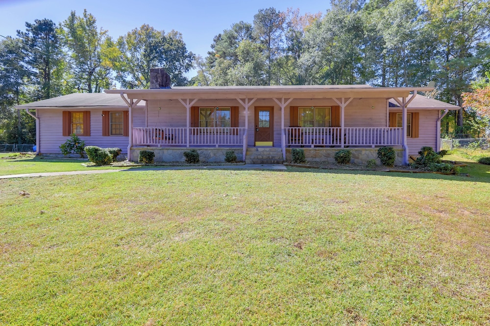 Playground & Grill: Pet-friendly Griffin Getaway! - Griffin, GA