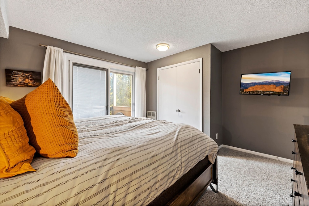 Key Condo Slopeside - Walk to Lifts, Pool/Hot Tub, Fantastic Views ...