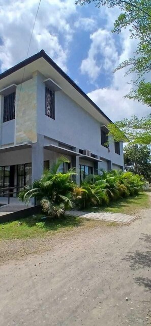 Fachada da propriedade