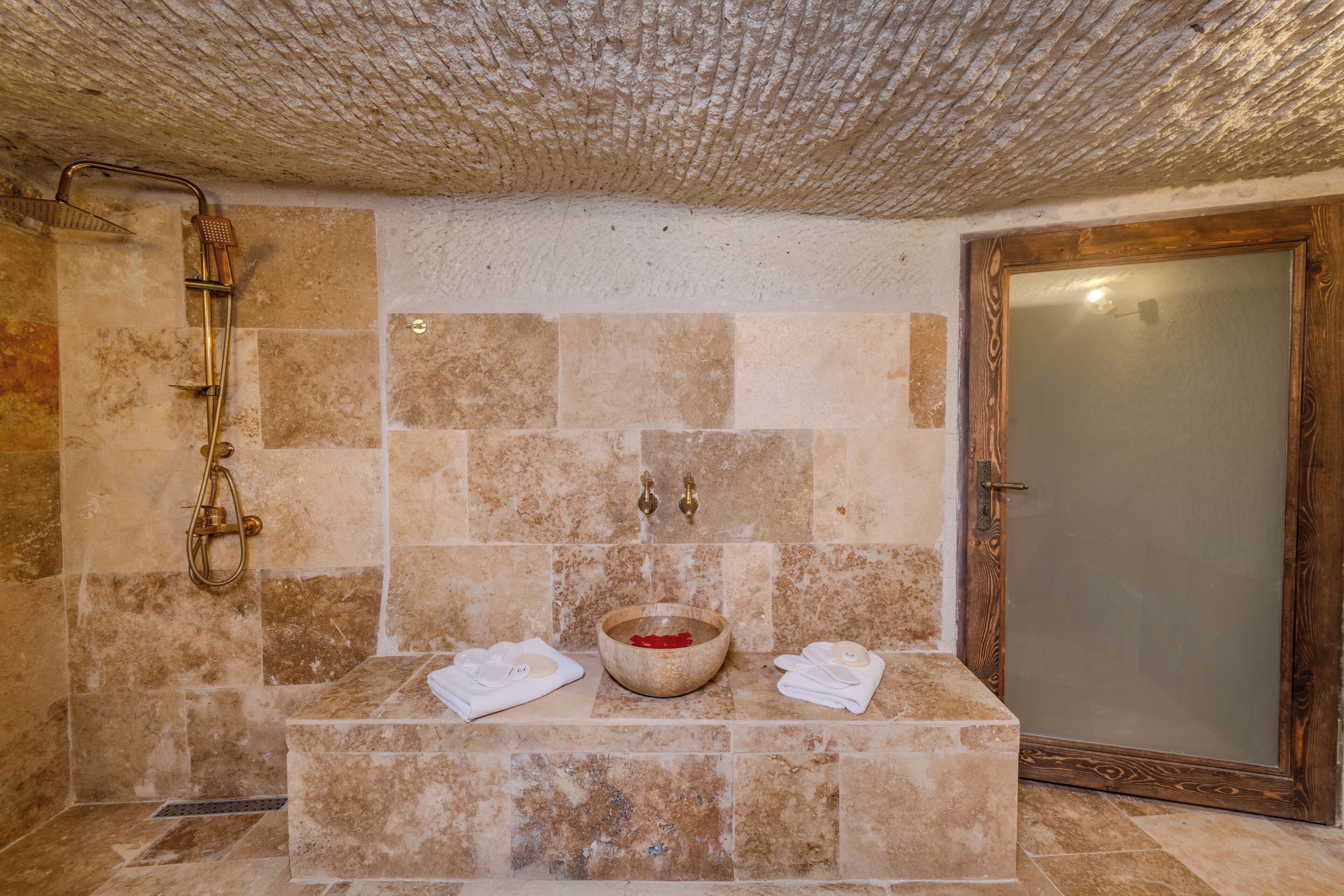 Suite-Estúdio Tradicional | Casa de banho | Um polibã e uma banheira separados, uma banheira de hidromassagem 