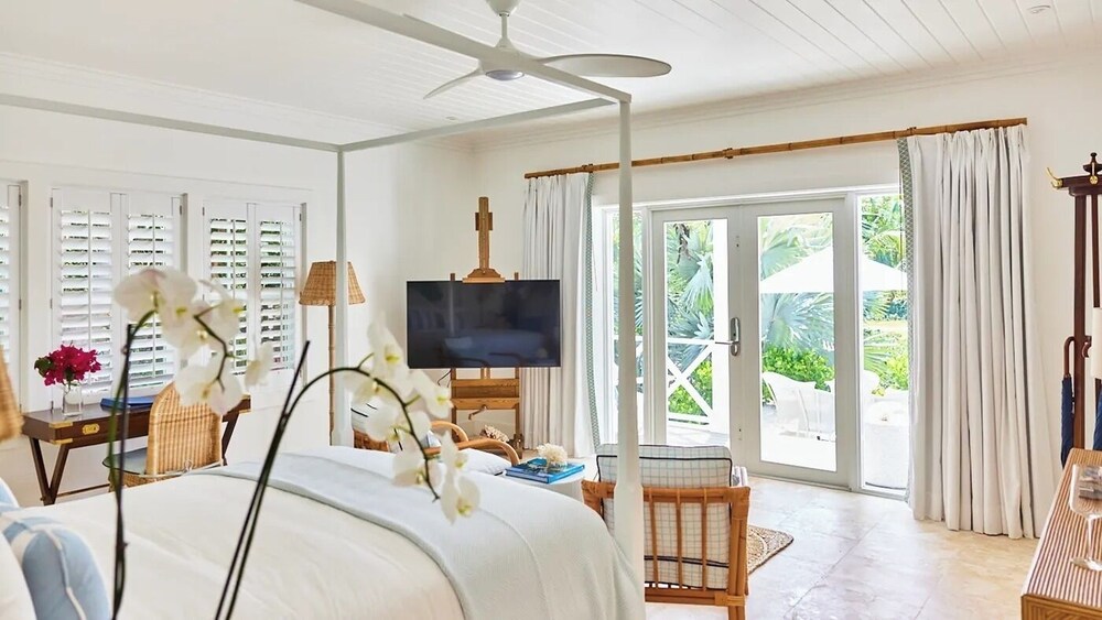 Expansive Garden Suite with Private Veranda & Peaceful Island Garden ...