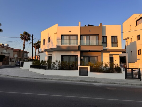 Villa - Sleeps 6 - Near Local Attractions - Limassol