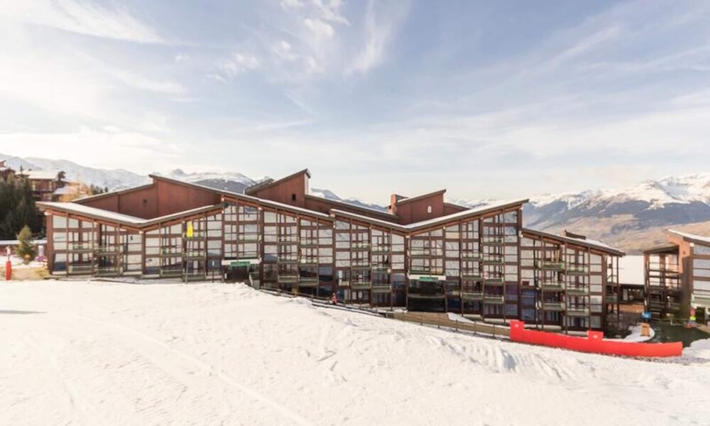 Two-room Apartment for 5 People, Renovated, Snow Front Reviews, Deals ...