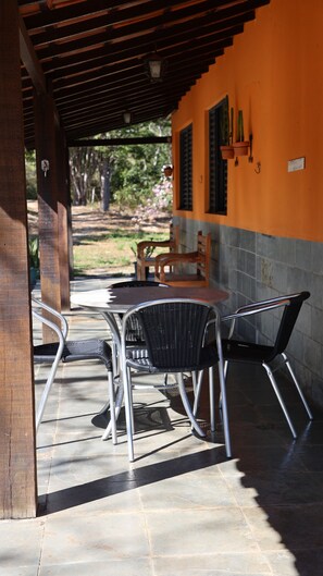 Casa Familiar, 6 quartos, vista para o jardim | Lanai (alpendre havaiano)