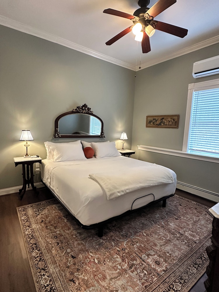 Private Cozy 1-bedroom with Mt. Washington View close to Hospitals ...