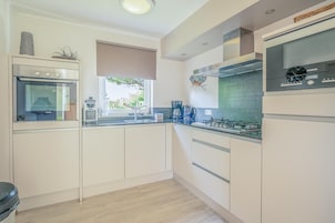 Casa | Cozinha privada | Uma cadeira de bebé 