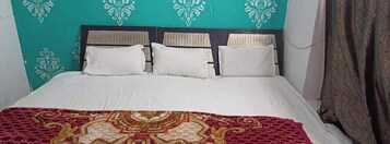 Quarto casal luxo, ar-condicionado | Roupas de cama antialérgicas, escrivaninha, quartos à prova de som