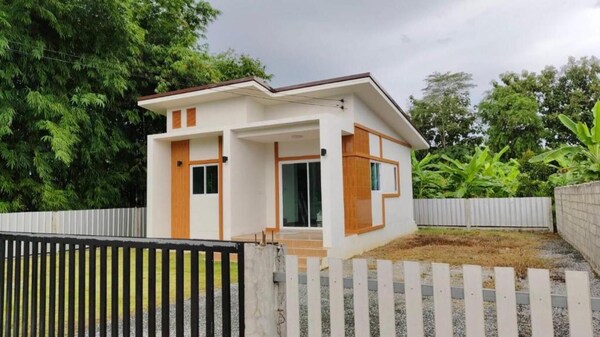 Keerana Villa - Wichian Buri District