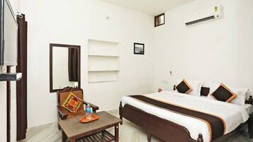 Quarto luxo | Escrivaninha, espaço de trabalho para notebook, Wi-Fi de cortesia