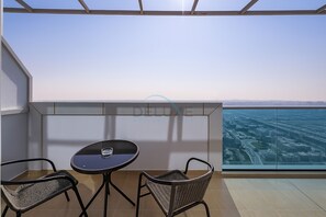 High-Floor Studio,Walking Distance to the Park & 15-Min Drive to ...