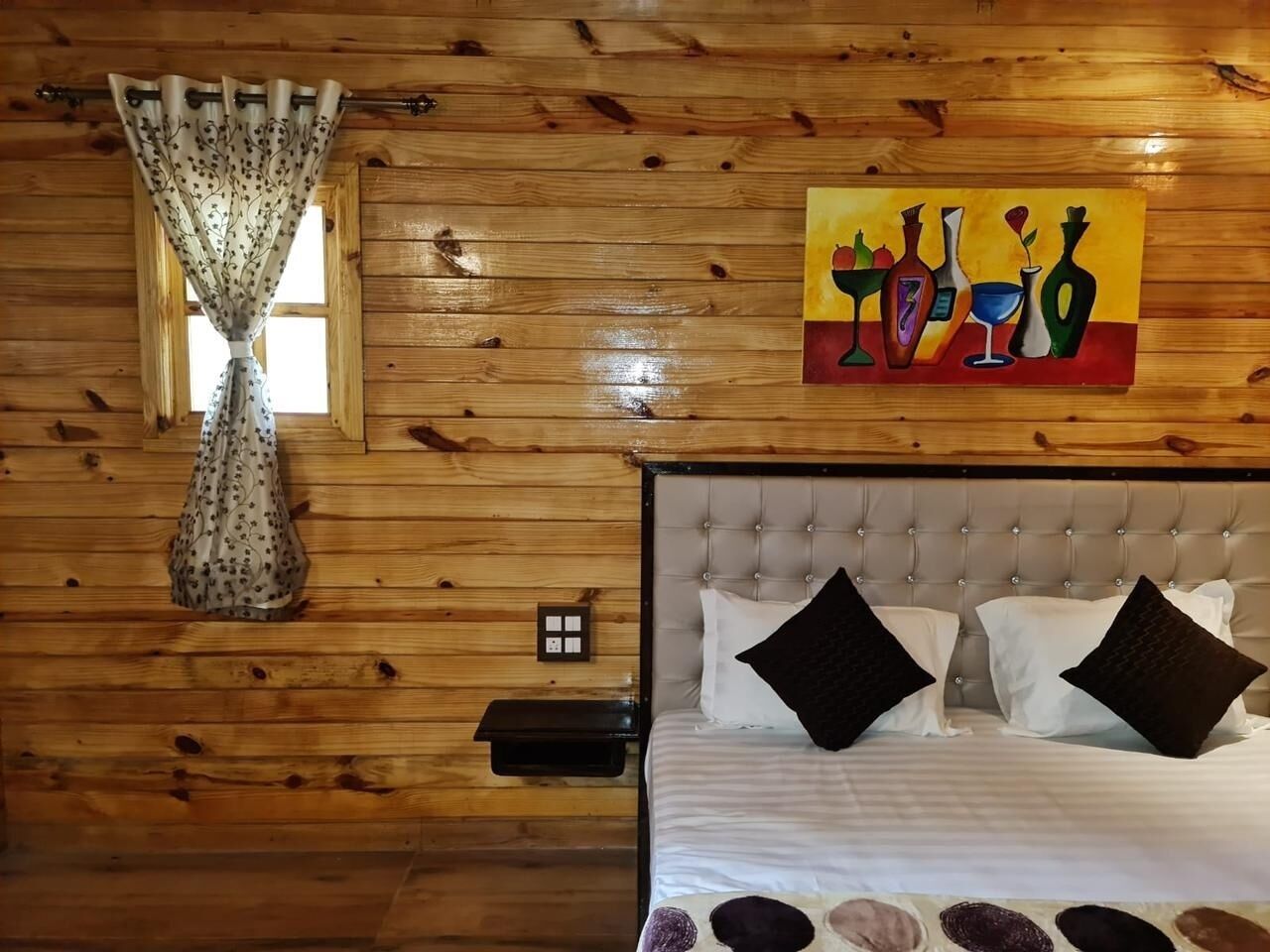 Quarto Clássico com Cama de Casal | Secretária 