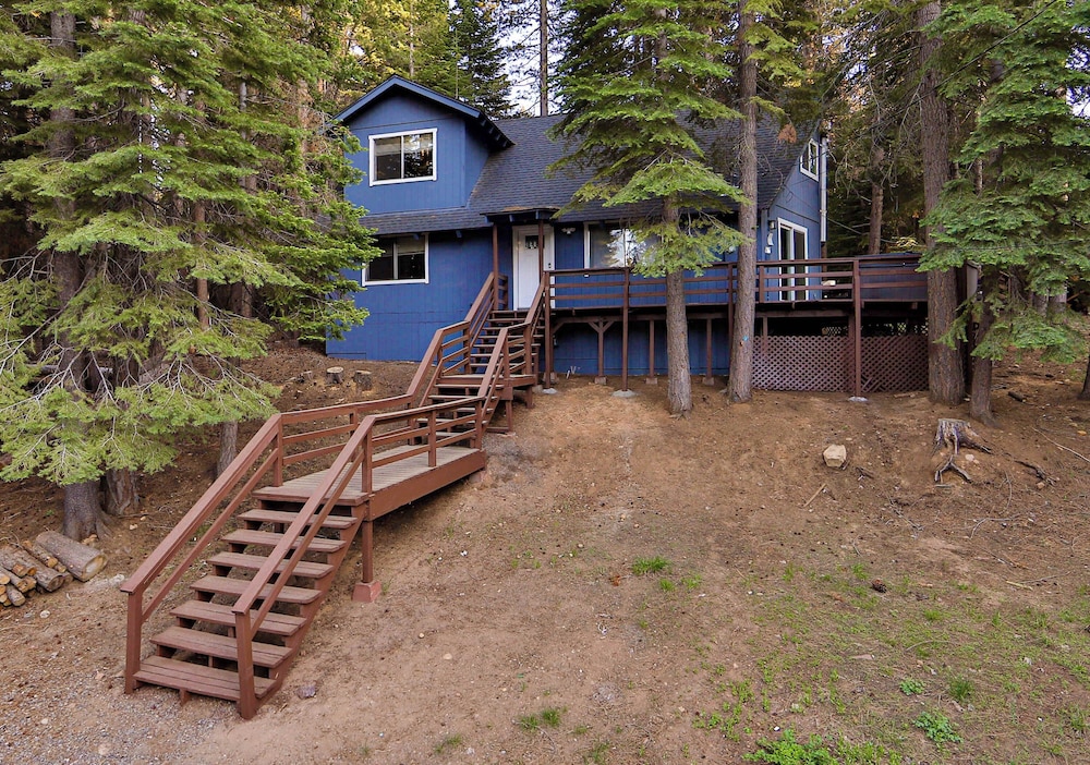 Iroquois Ridge Charming Home For 8 W/ Hot Tub Near Lake Tahoe & Skiing - Grover Hot Springs State Park, Markleeville