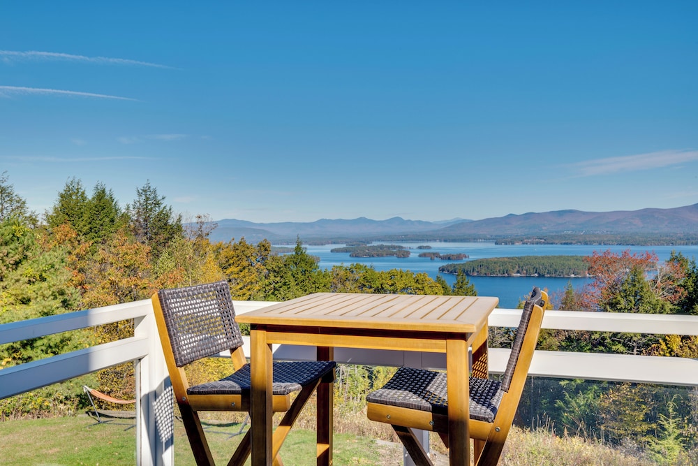 Million-dollar Mtn Views! Gilford 'Gilded Loon' - New Hampshire (State)