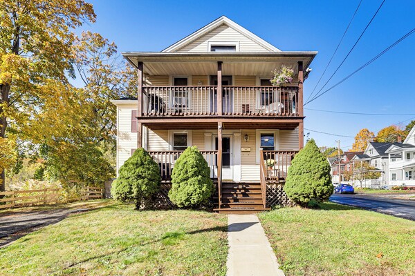 1 Mi To Main St: Riverside Torrington Apt W/ Yard - Litchfield, CT