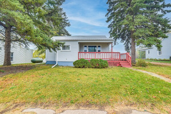 Walk To Restaurant & Bar: Home W/ Deck In Gary - South Dakota