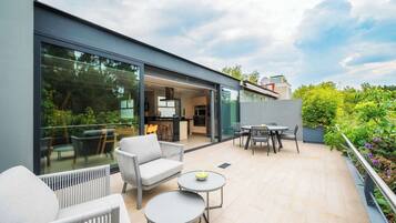 Apartamento superluxo, 2 quartos, vista para o parque | Terraço/pátio