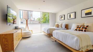 Apartamento de Luxo, 2 quartos, Vista para a cidade | Cofre no quarto, secretária