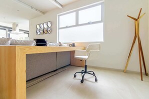 Apartamento superluxo, 2 quartos, vista para a cidade | Área de estar