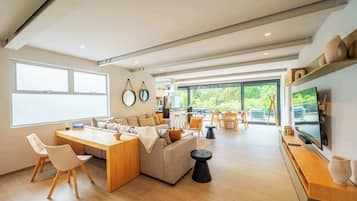 Apartamento superluxo, 2 quartos, vista para o parque | Área de estar