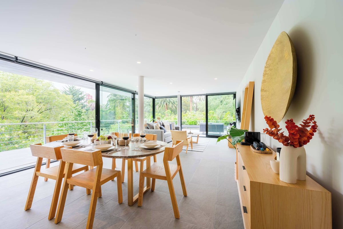 Apartamento superluxo, 1 quarto, cozinha, vista para a cidade | Opções para refeição no quarto