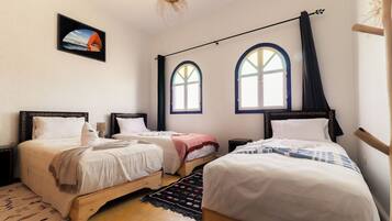 Quarto Triplo Standard, vista para o oceano | Wi-fi grátis, roupa de cama fornecida