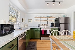 Casa, 2 quartos | Cozinha privada | Um frigorífico/congelador grande, um micro-ondas, um forno